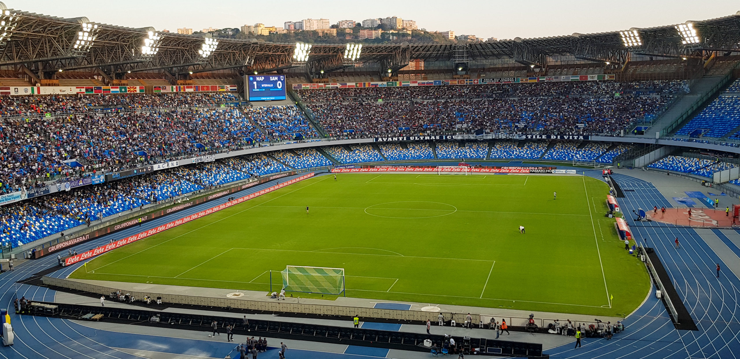 Lo stadio San Paolo di Napoli intitolato a Diego Armando Maradona ...