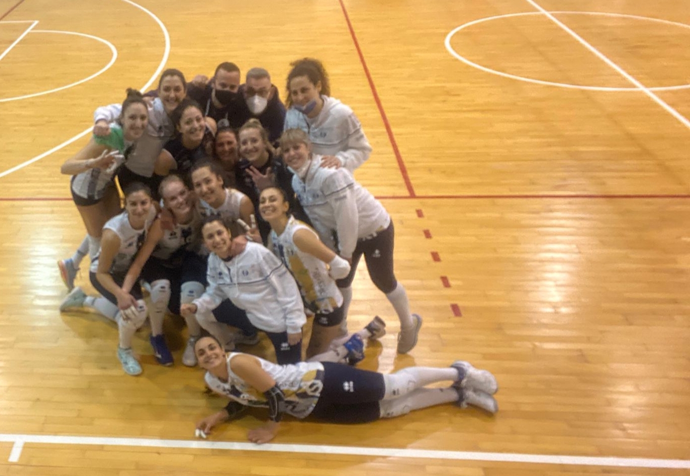 Volley/f B1 |Akademia Sant'Anna prova di forza contro la Pallavolo ...