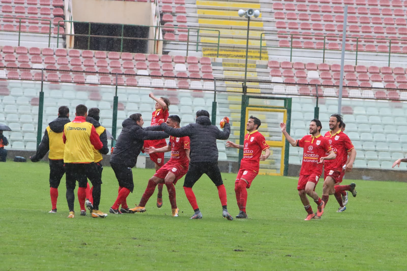 Acr Messina - Fc Messina 1-0 | Aliperta su punizione decide un match ...