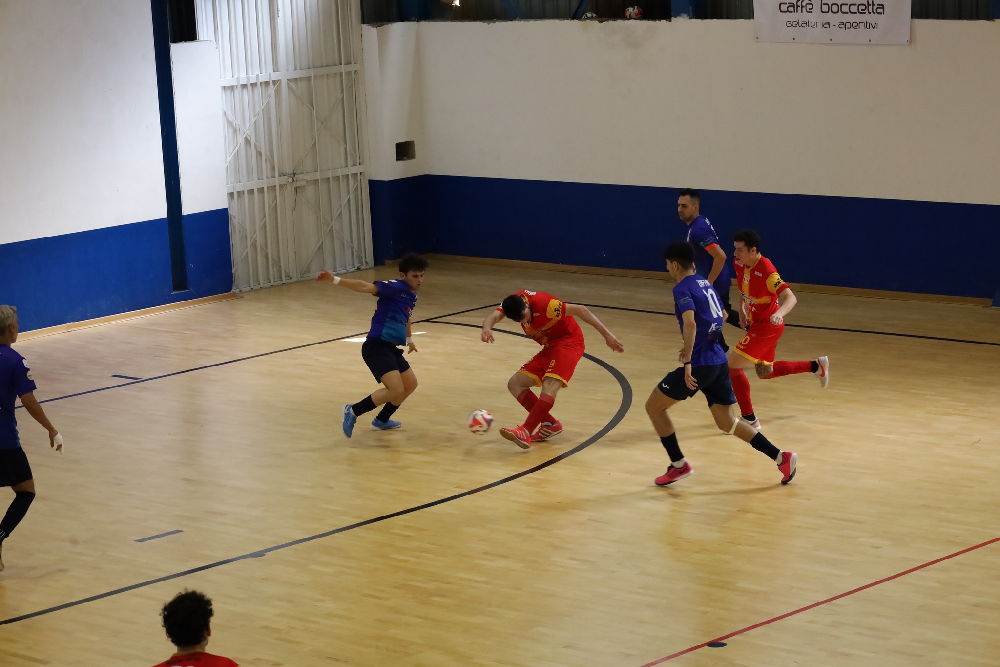 CALCIO A 5. A2 - Il Messina Futsal vince 3-1 in casa l'andata dei ...