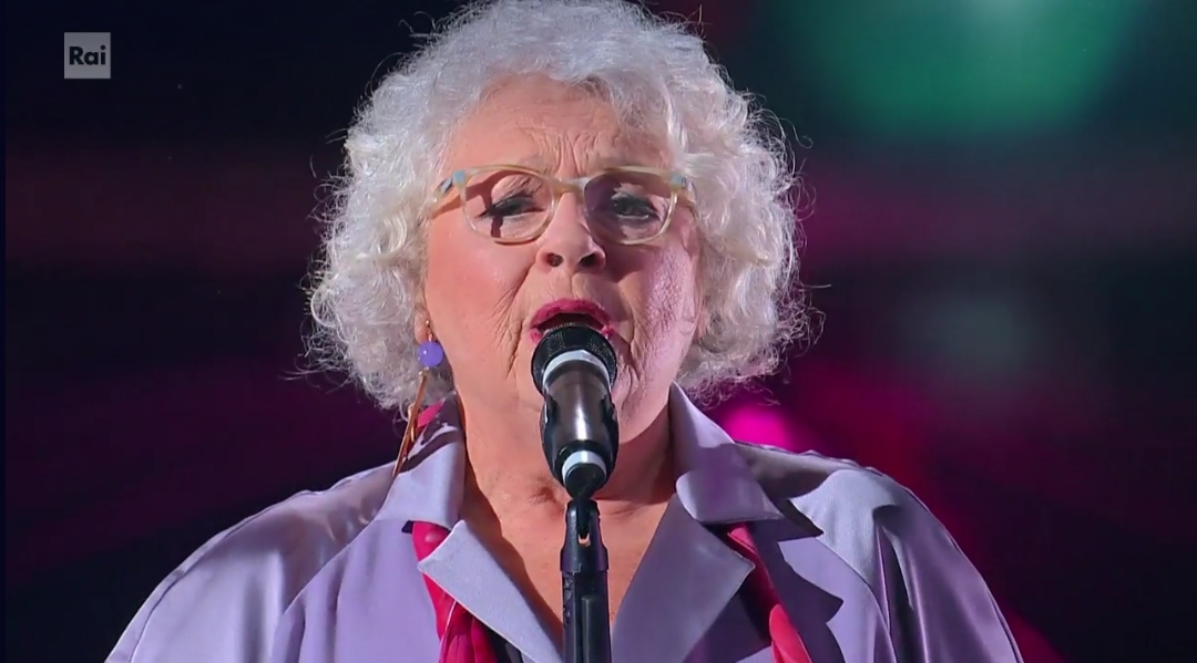 La messinese Carla Luvarà brilla a The Voice Senior: entra nel team di ...